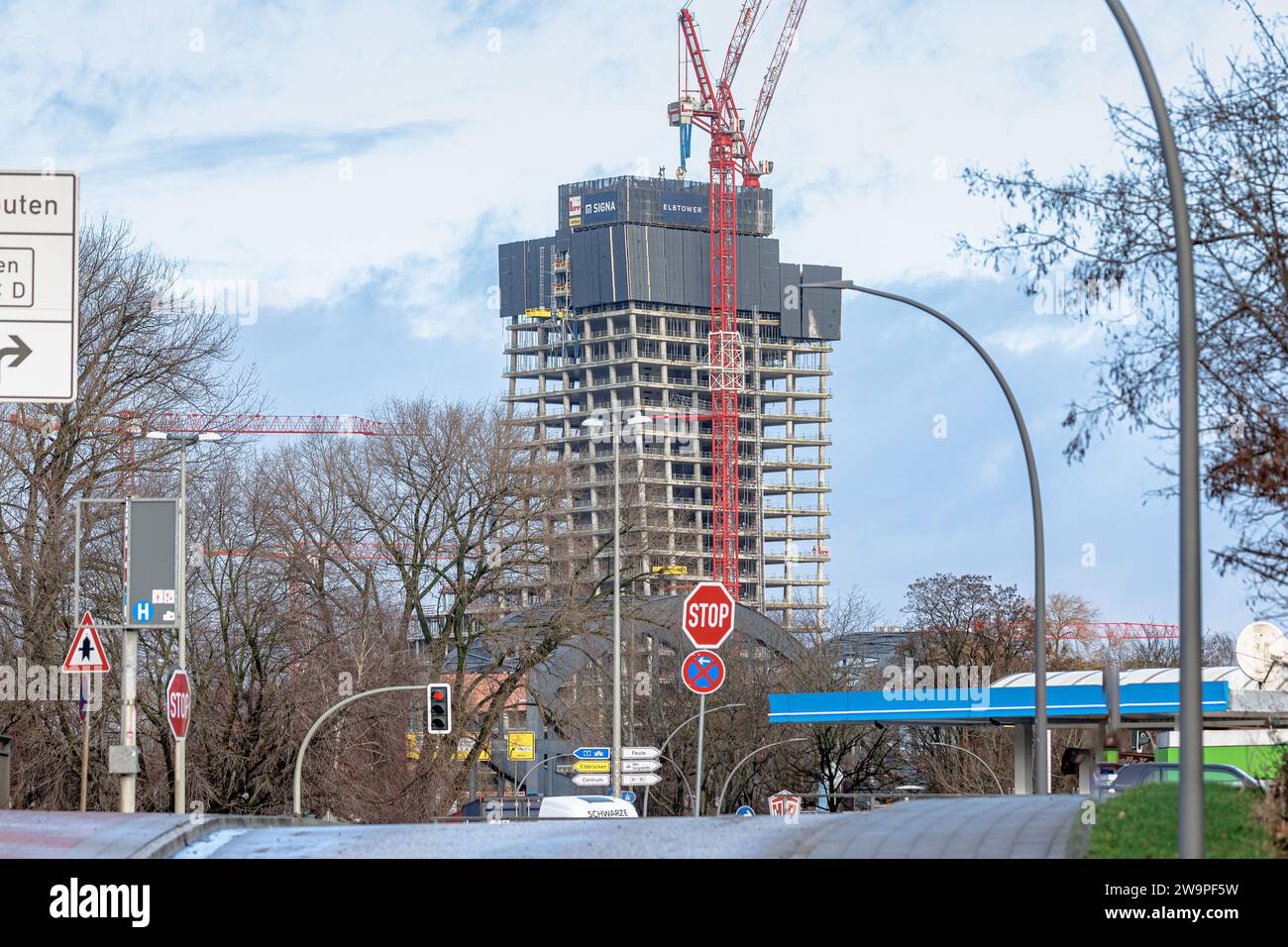 Hamburg, Germany. 29th Dec, 2023. View of the Elbtower construction ...