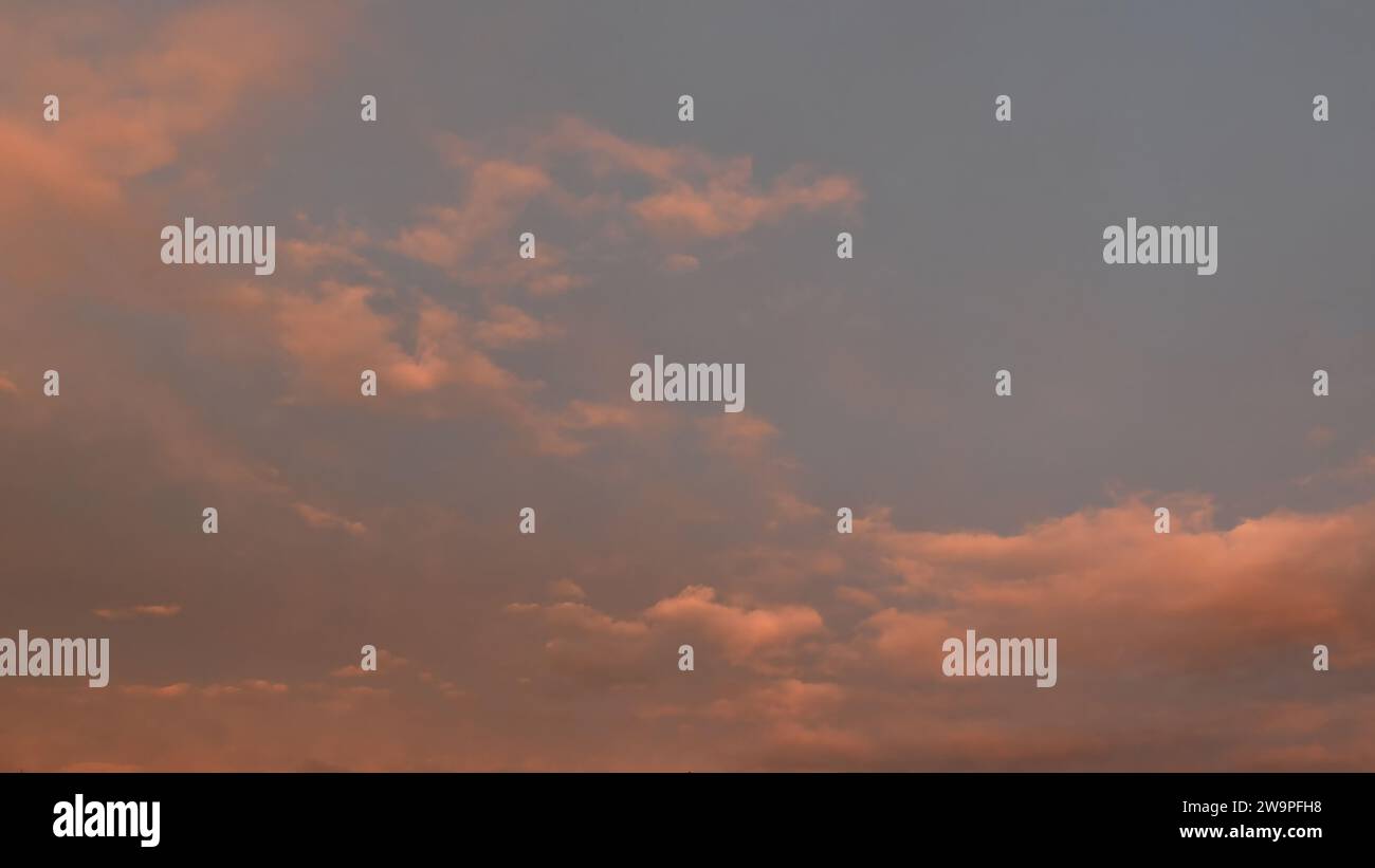 Medium high cloud hi-res stock photography and images - Alamy