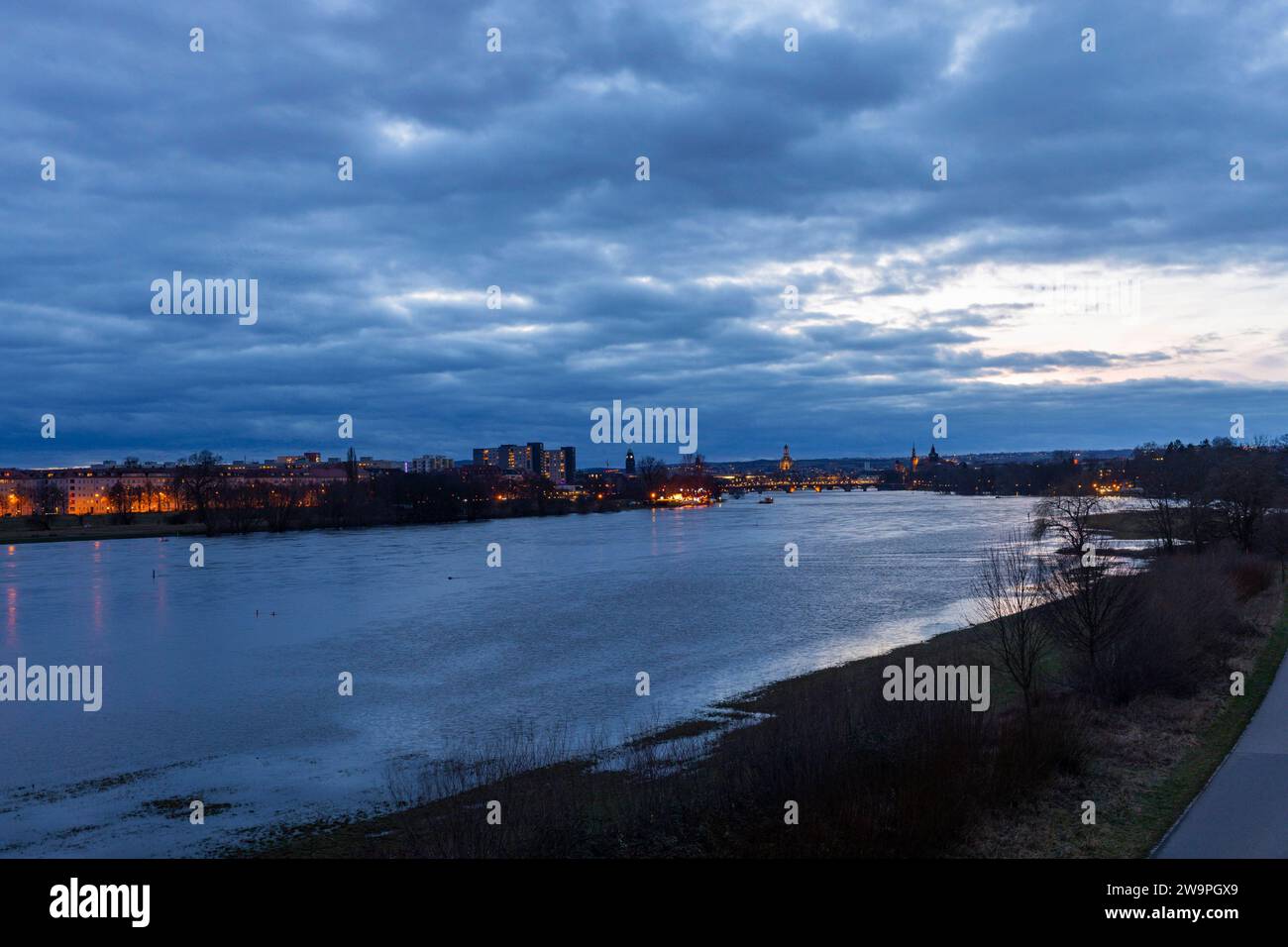 Hochwasser in Dresden Durch die starken Niederschläge in Form von ...