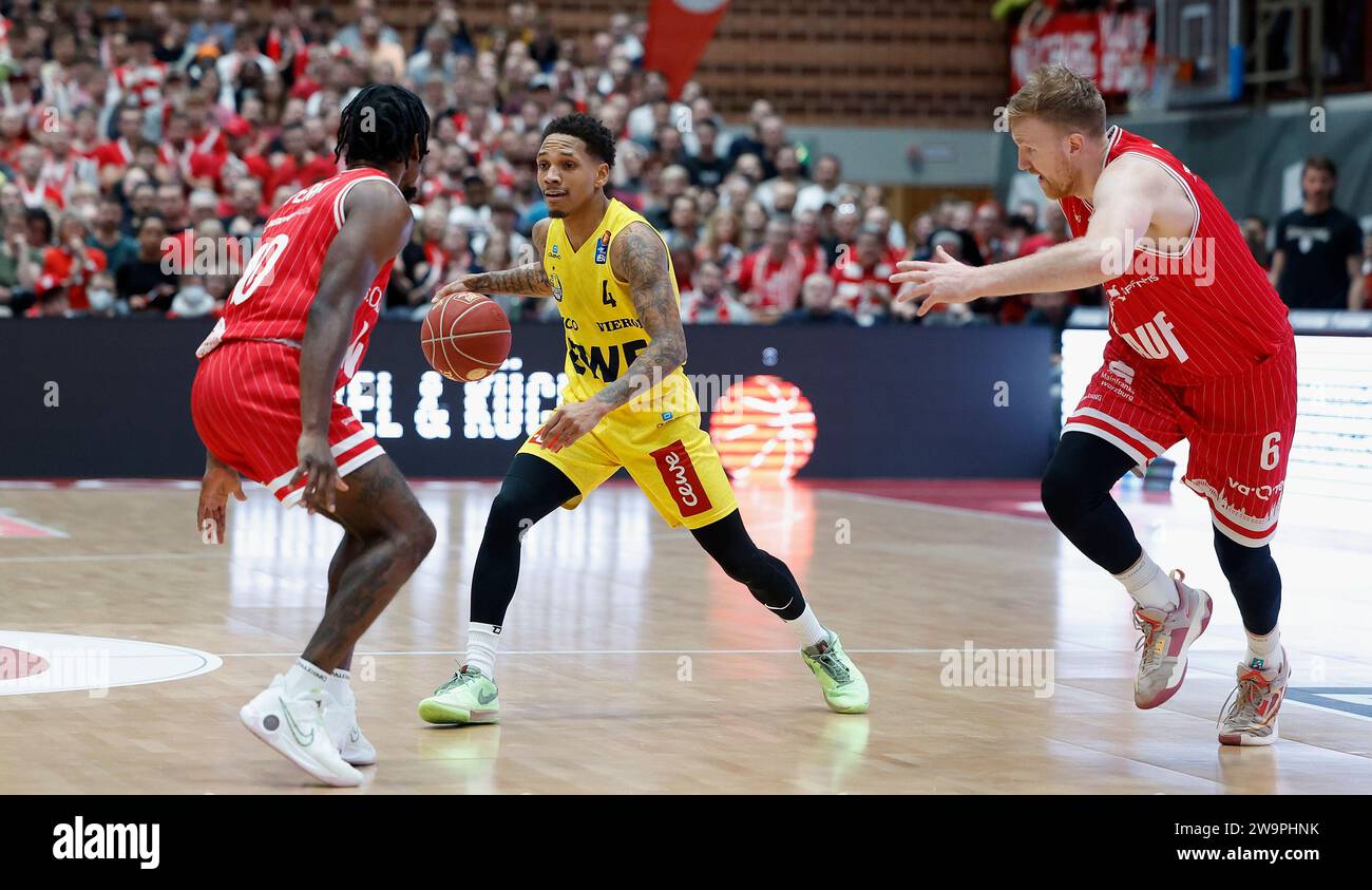 10 und max ugrai wuerzburg baskets hi-res stock photography and images ...