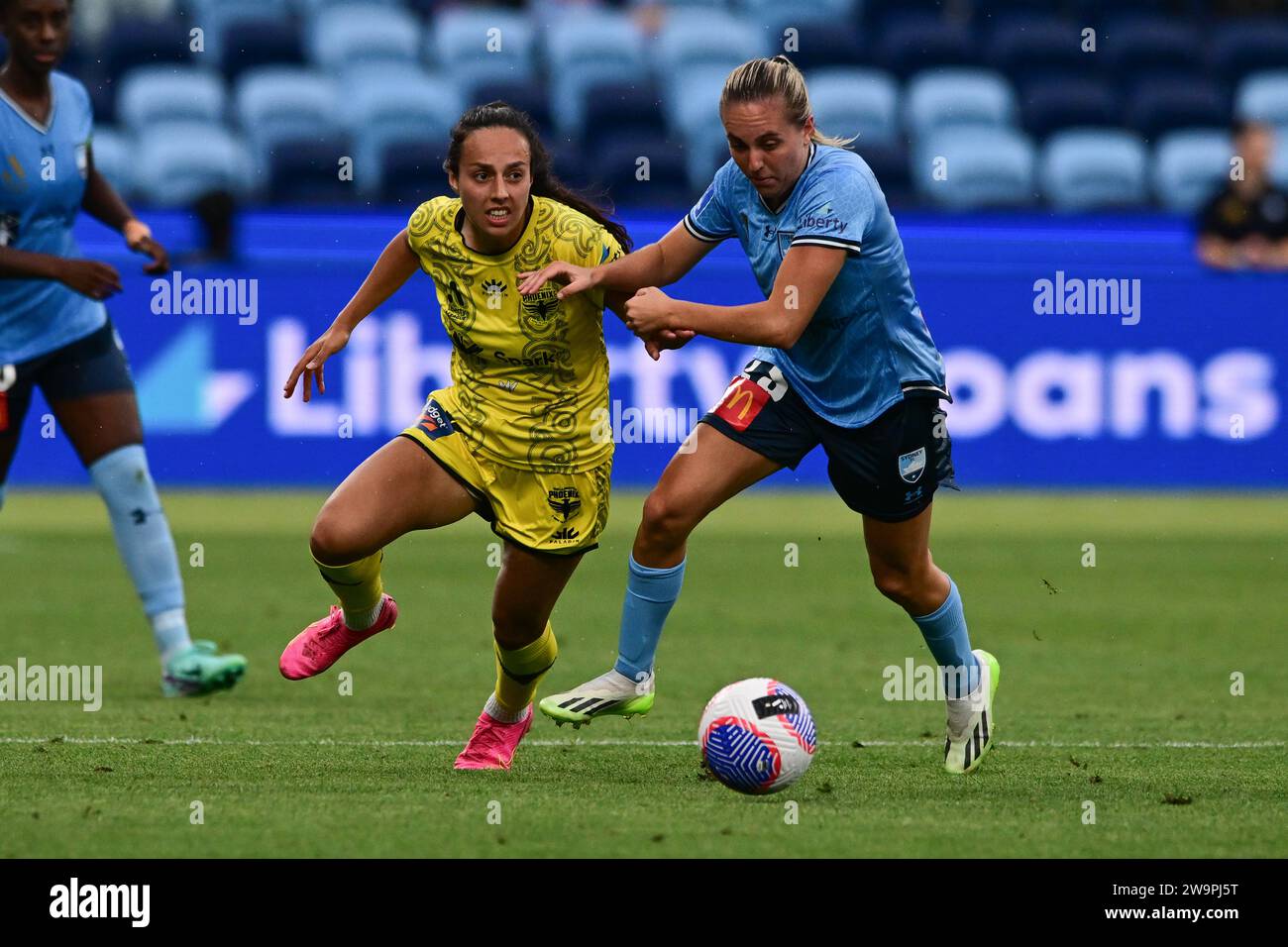 Sydney, Australia. 29th Dec, 2023. Emma Main (L) of the Wellington ...