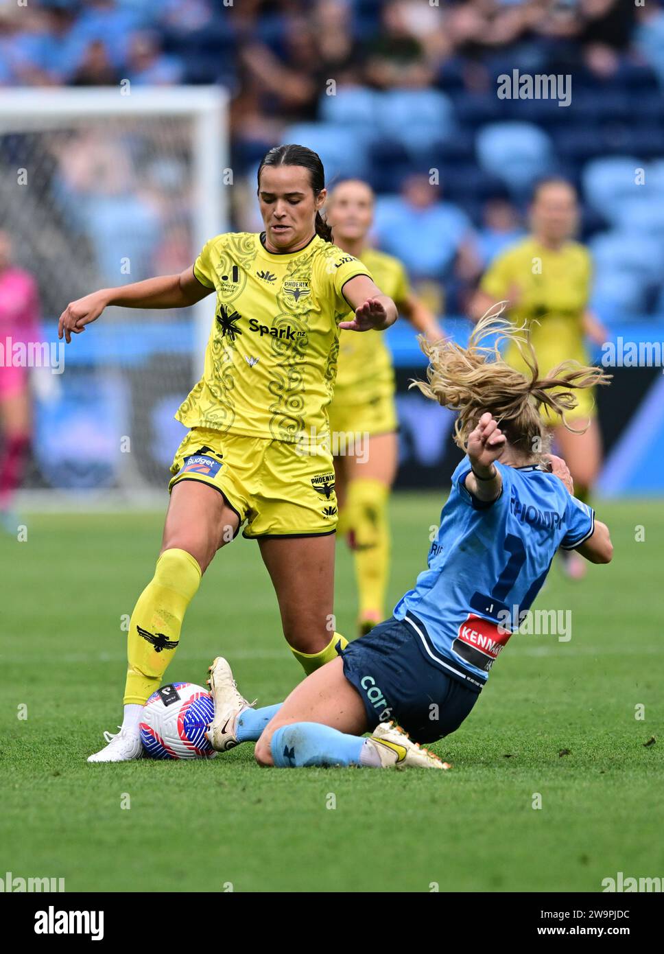 Sydney, Australia. 29th Dec, 2023. Isabel Cox (L) of the Wellington ...