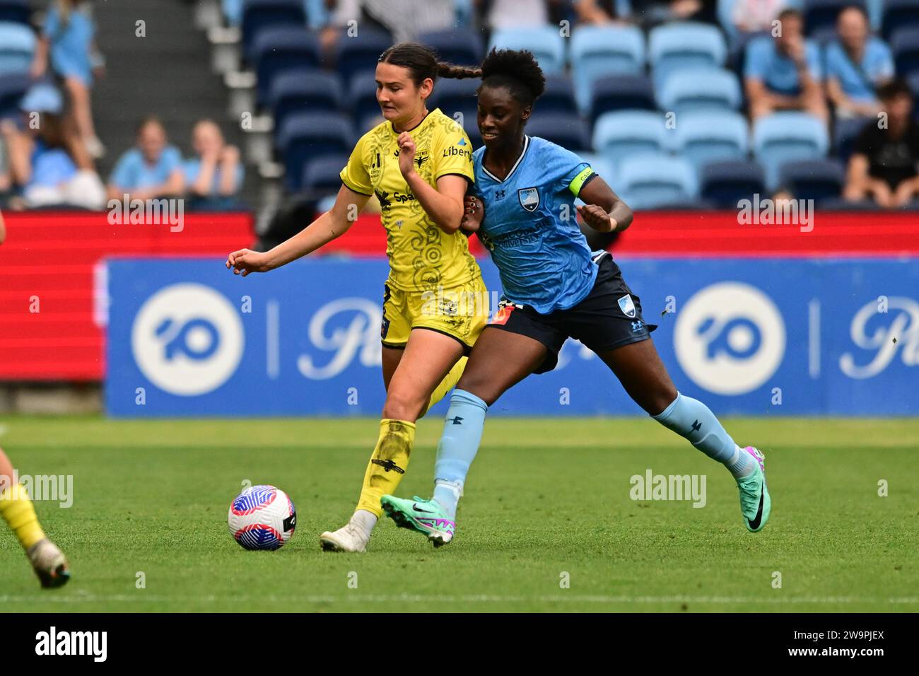 Sydney, Australia. 29th Dec, 2023. Zoe Ann Aislabie McMeeken (L) of the ...
