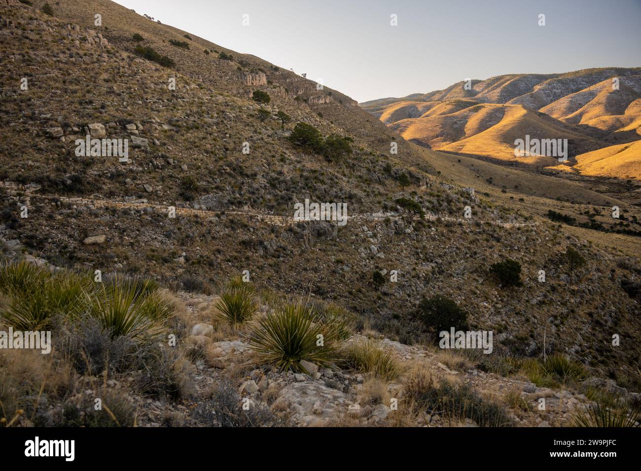 Retaining wall cliff hi-res stock photography and images - Alamy