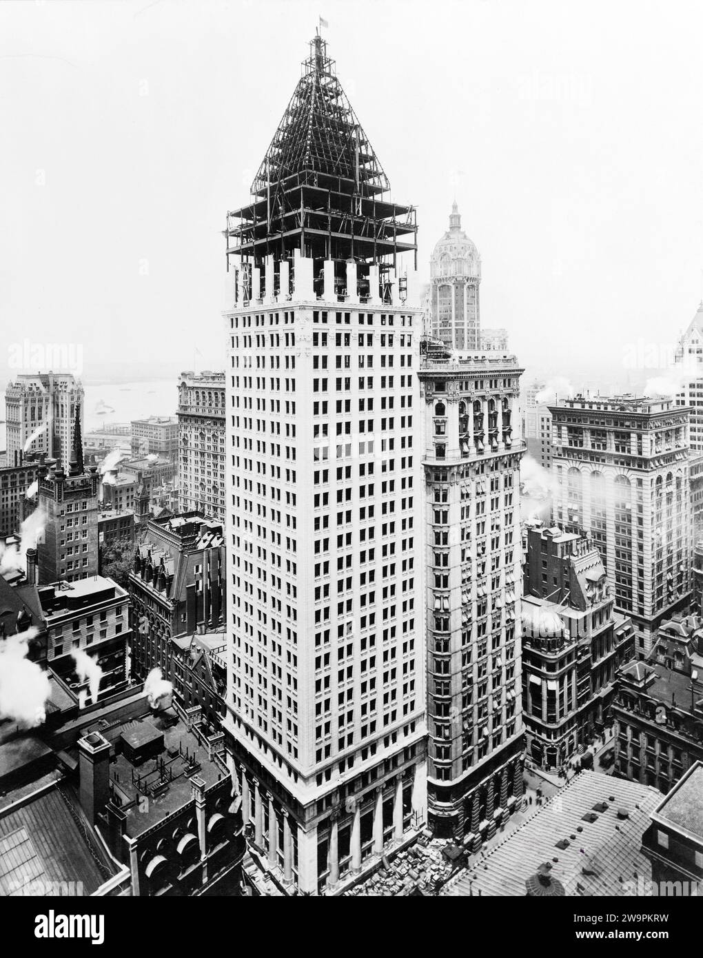 Bankers Trust Company Building under construction, 16 Wall Street ...