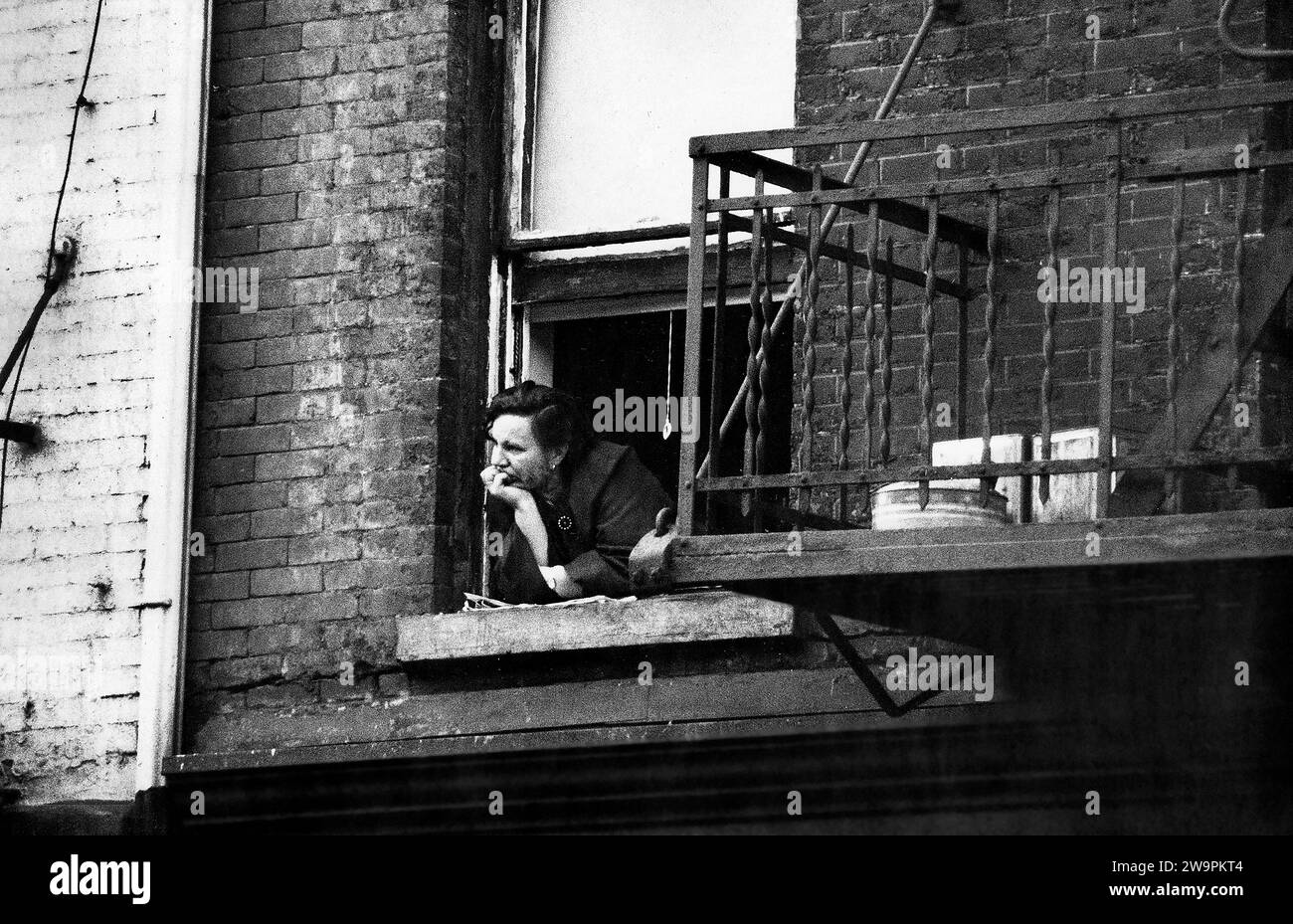 1950s apartment building Black and White Stock Photos & Images - Alamy