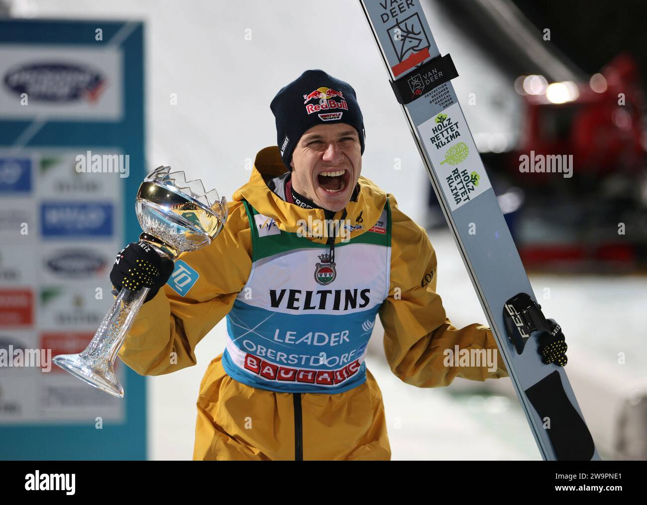 Wellinger andreas ger gewinnt das erste springen hi-res stock ...