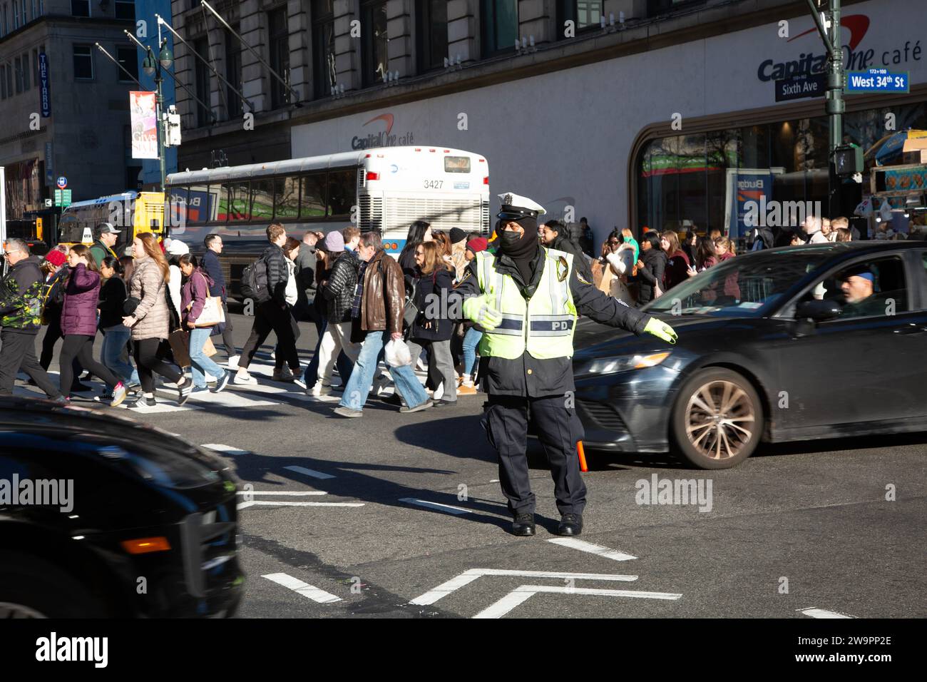 Traffic cop at intersection in new york hi-res stock photography and ...