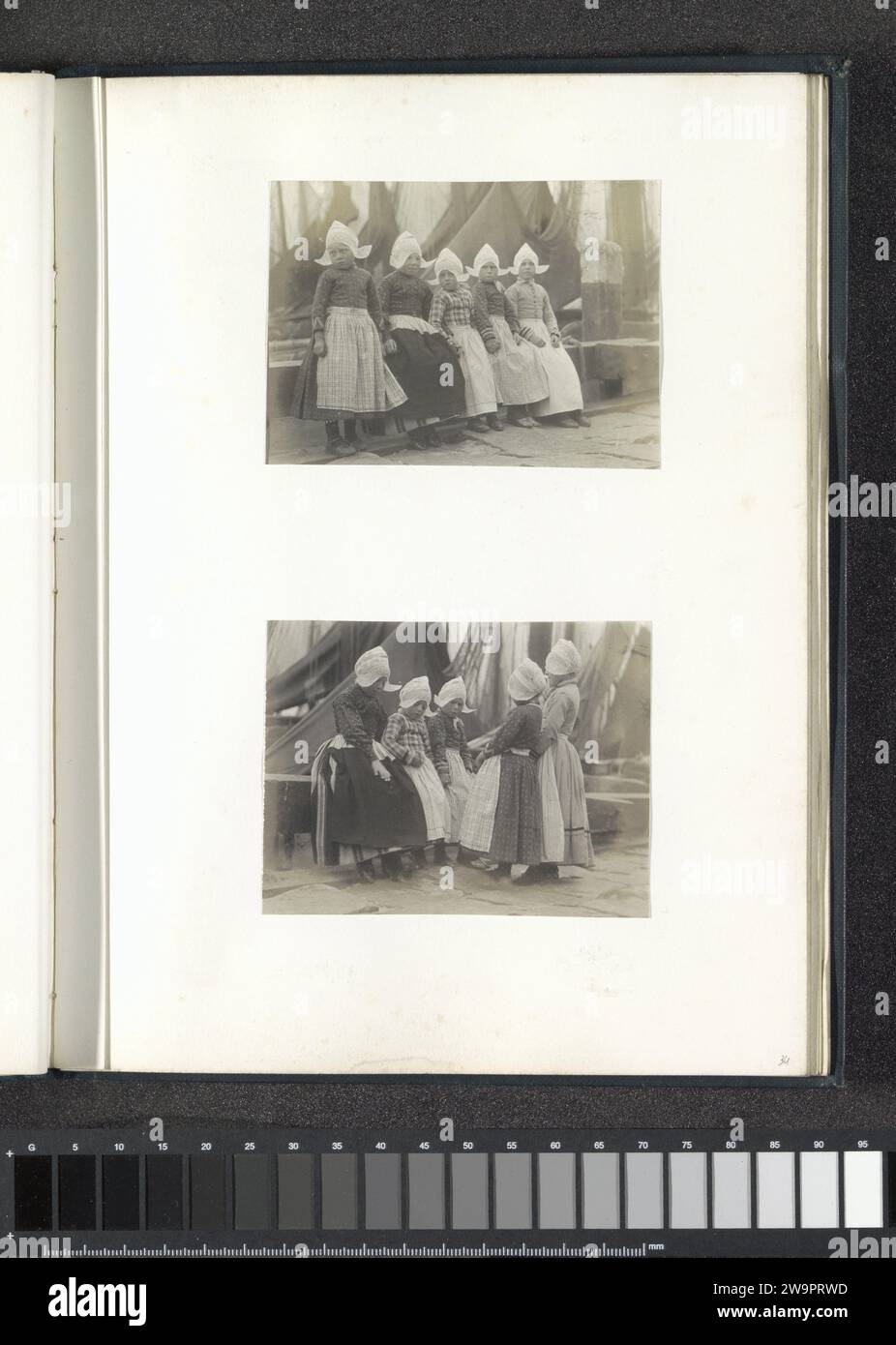 Volendam girls hi-res stock photography and images - Alamy