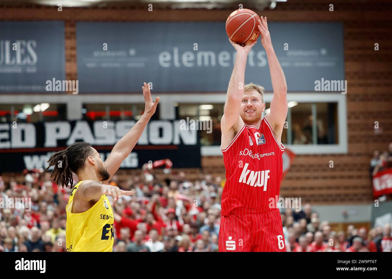 17 und max ugrai wuerzburg baskets hi-res stock photography and images ...