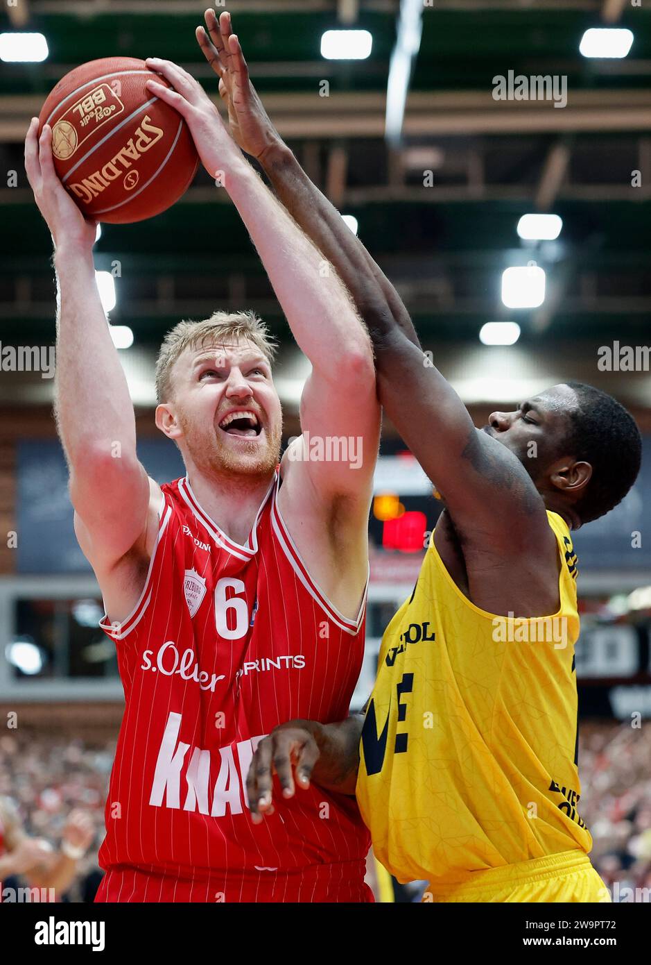 16 und max ugrai wuerzburg baskets hi-res stock photography and images ...