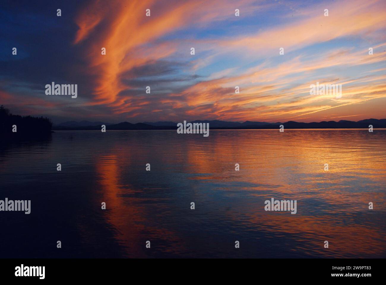 Burlington lake champlain cruise hi-res stock photography and images ...