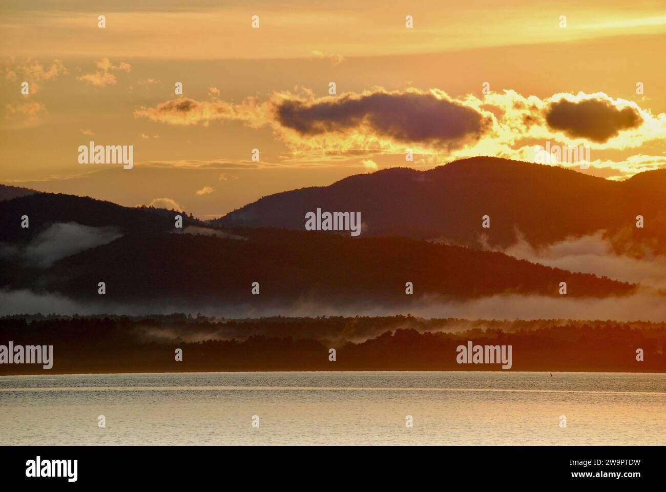 Burlington lake champlain cruise hi-res stock photography and images ...