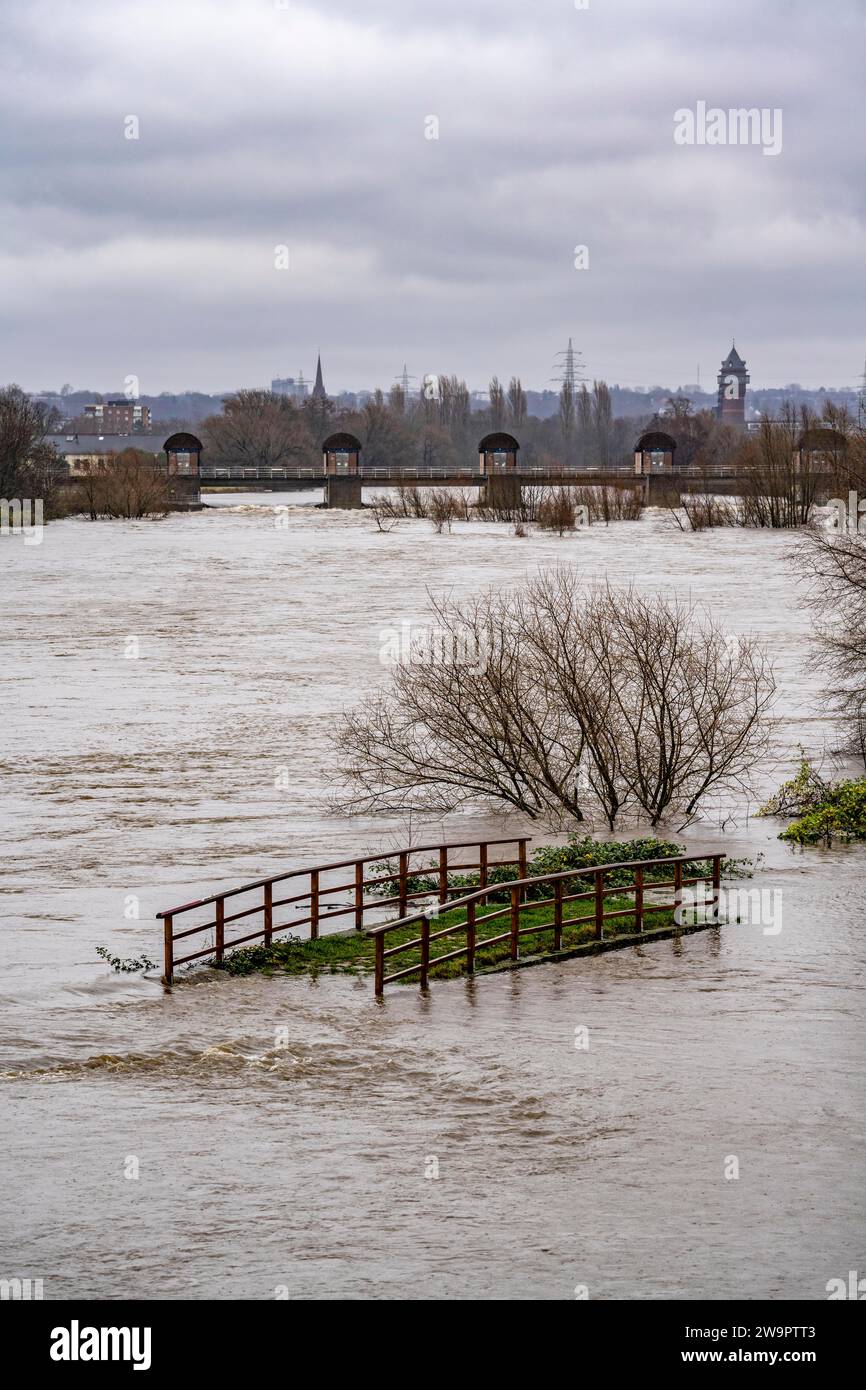 High water on the Ruhr, after days of heavy rainfall the Ruhr is ...