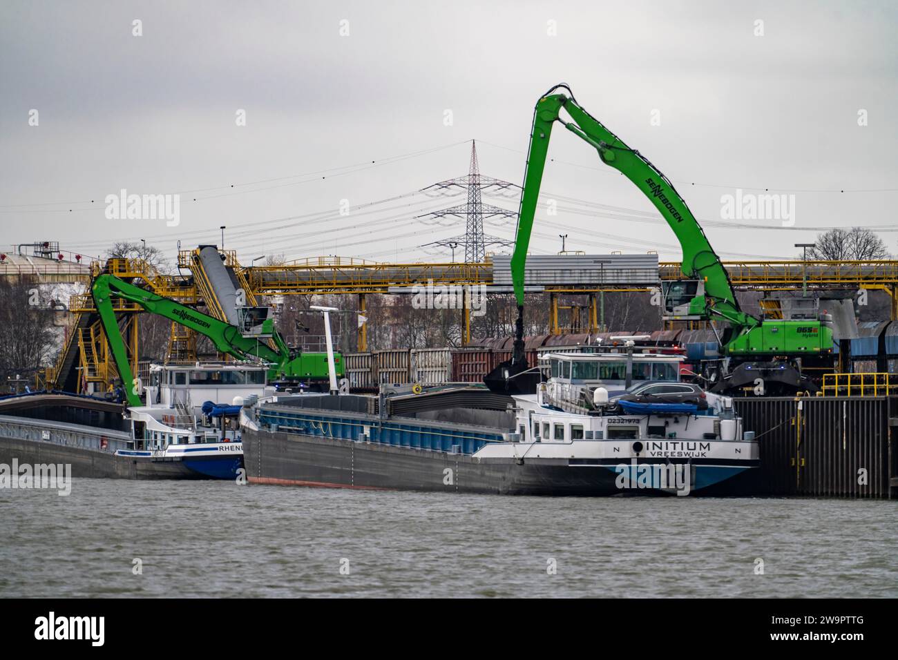 Coal handling rail waterway hi-res stock photography and images - Alamy