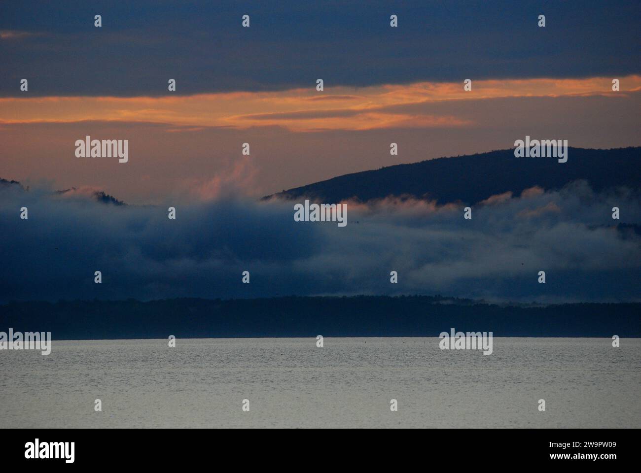 Colorful sunset on Lake Champlain, Vermont Stock Photo - Alamy
