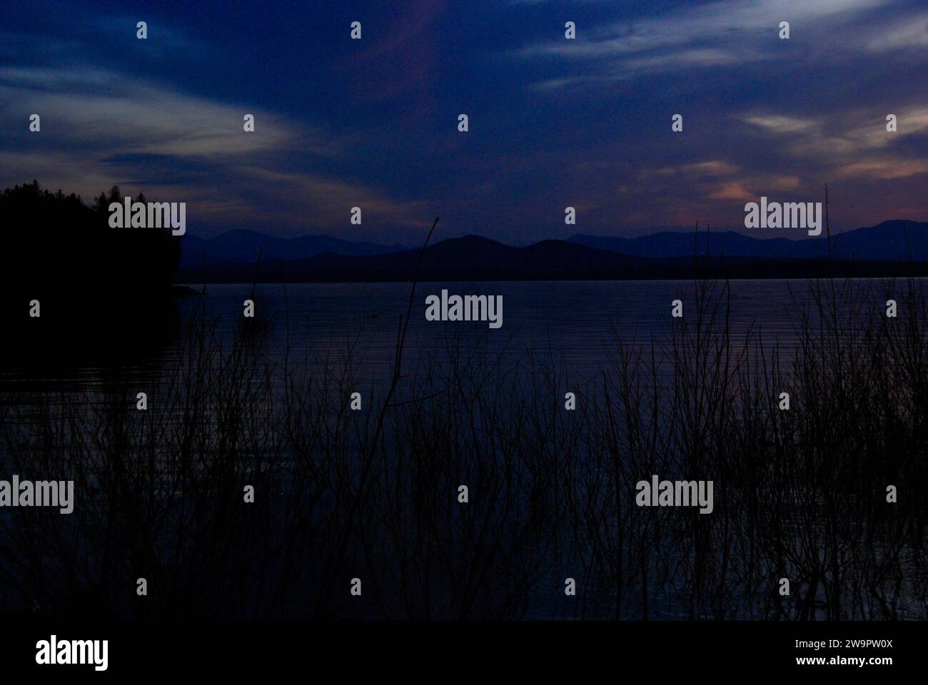 Colorful sunset on Lake Champlain, Vermont Stock Photo - Alamy