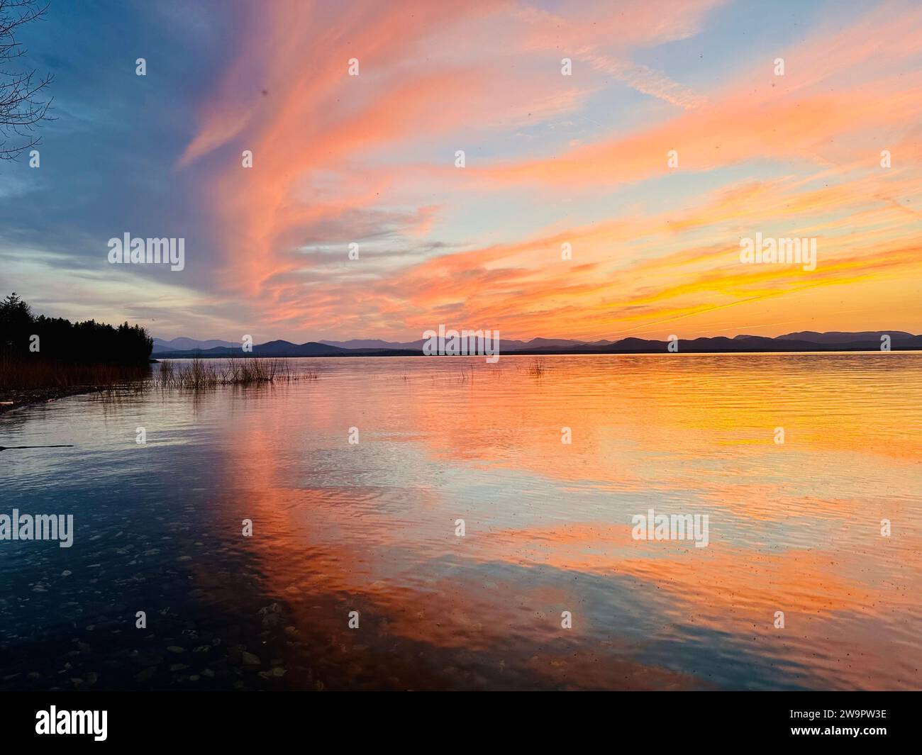 Burlington lake champlain cruise hi-res stock photography and images ...