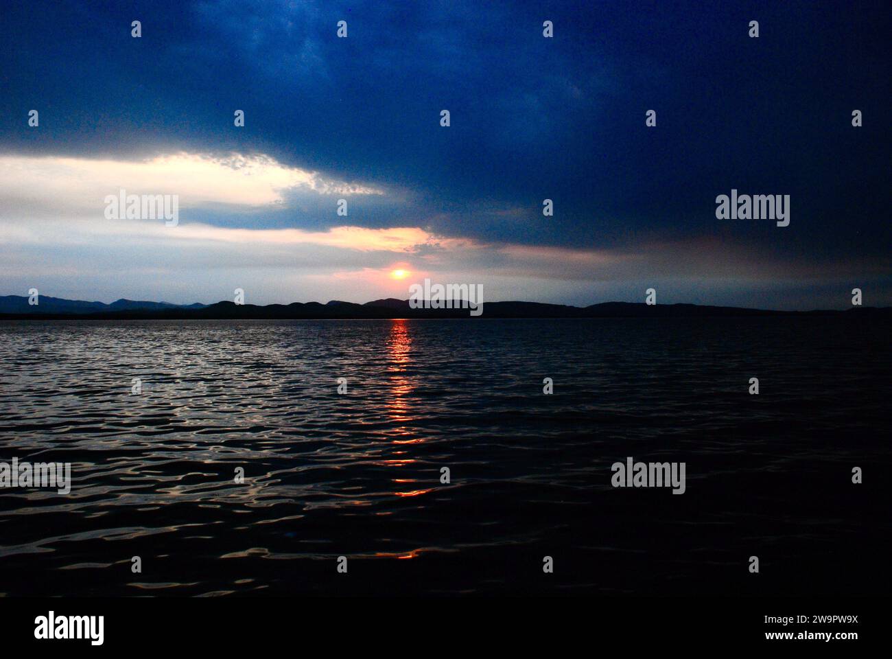 Colorful sunset on Lake Champlain, Vermont Stock Photo - Alamy