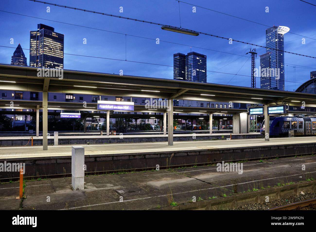 Platform at Frankfurt Central Station with a view of high-rise ...