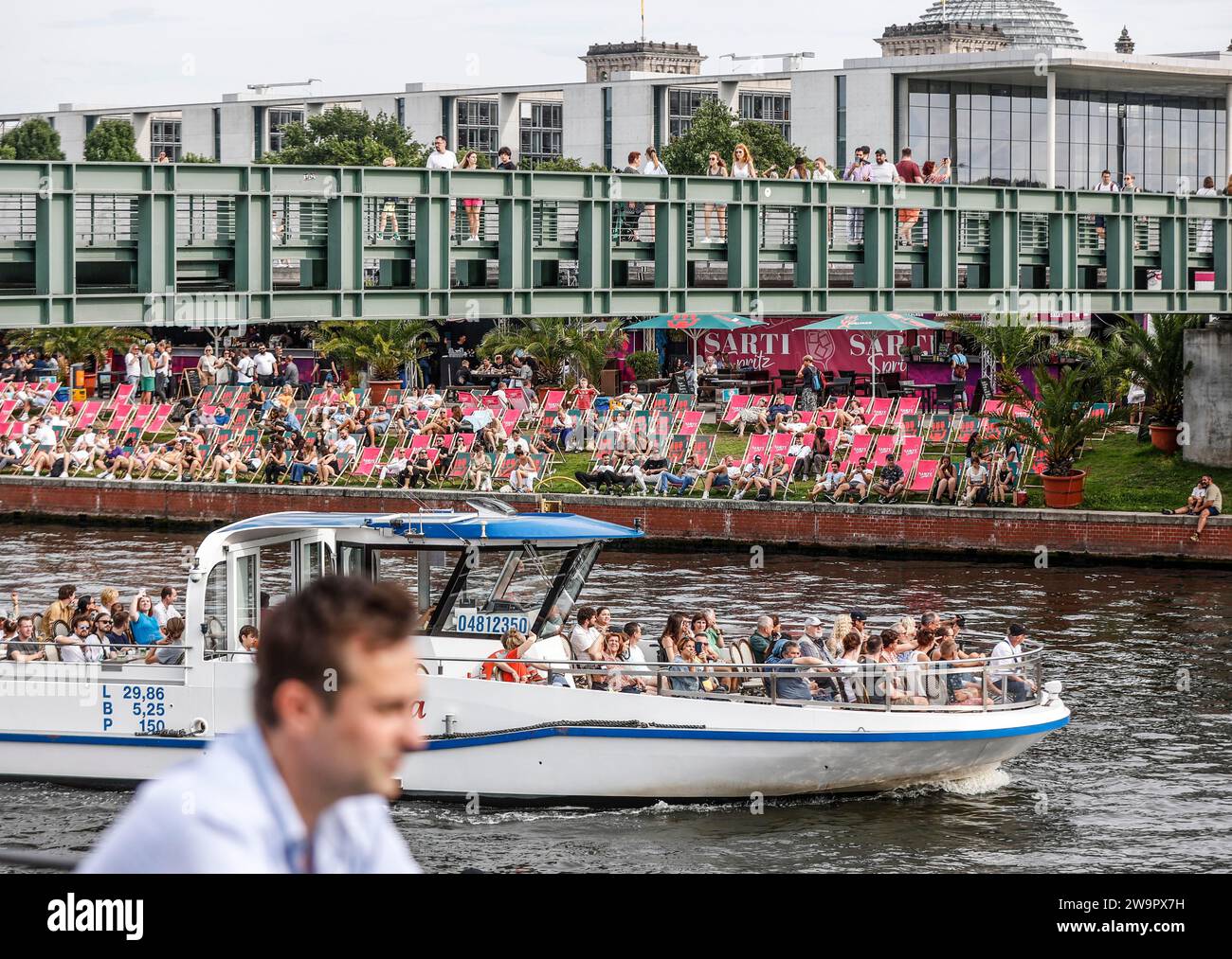 Excursion boat, bridge over the Spree, beach bar, tourists, Berlin, 13. ...