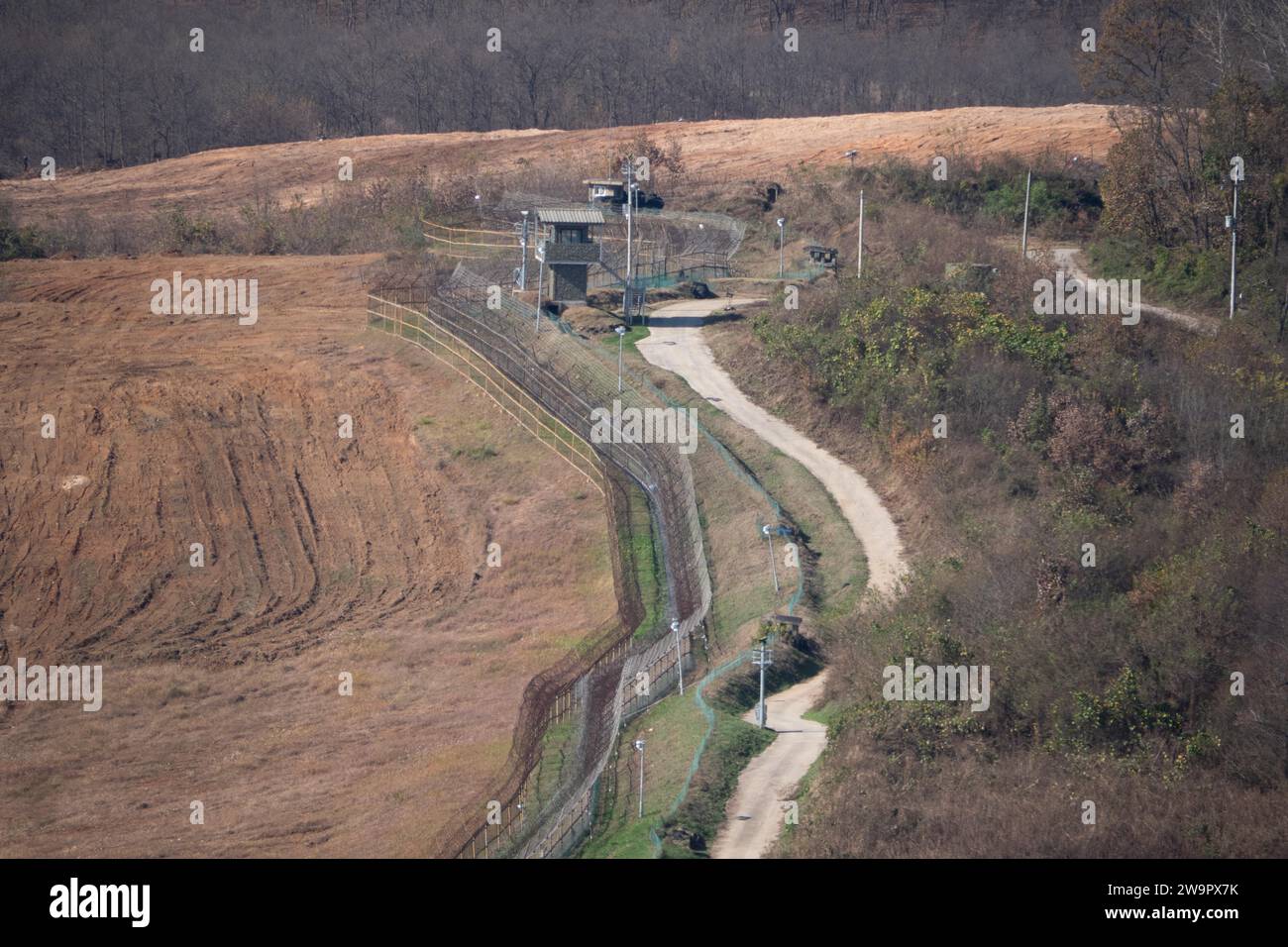 Korean border hi-res stock photography and images - Alamy