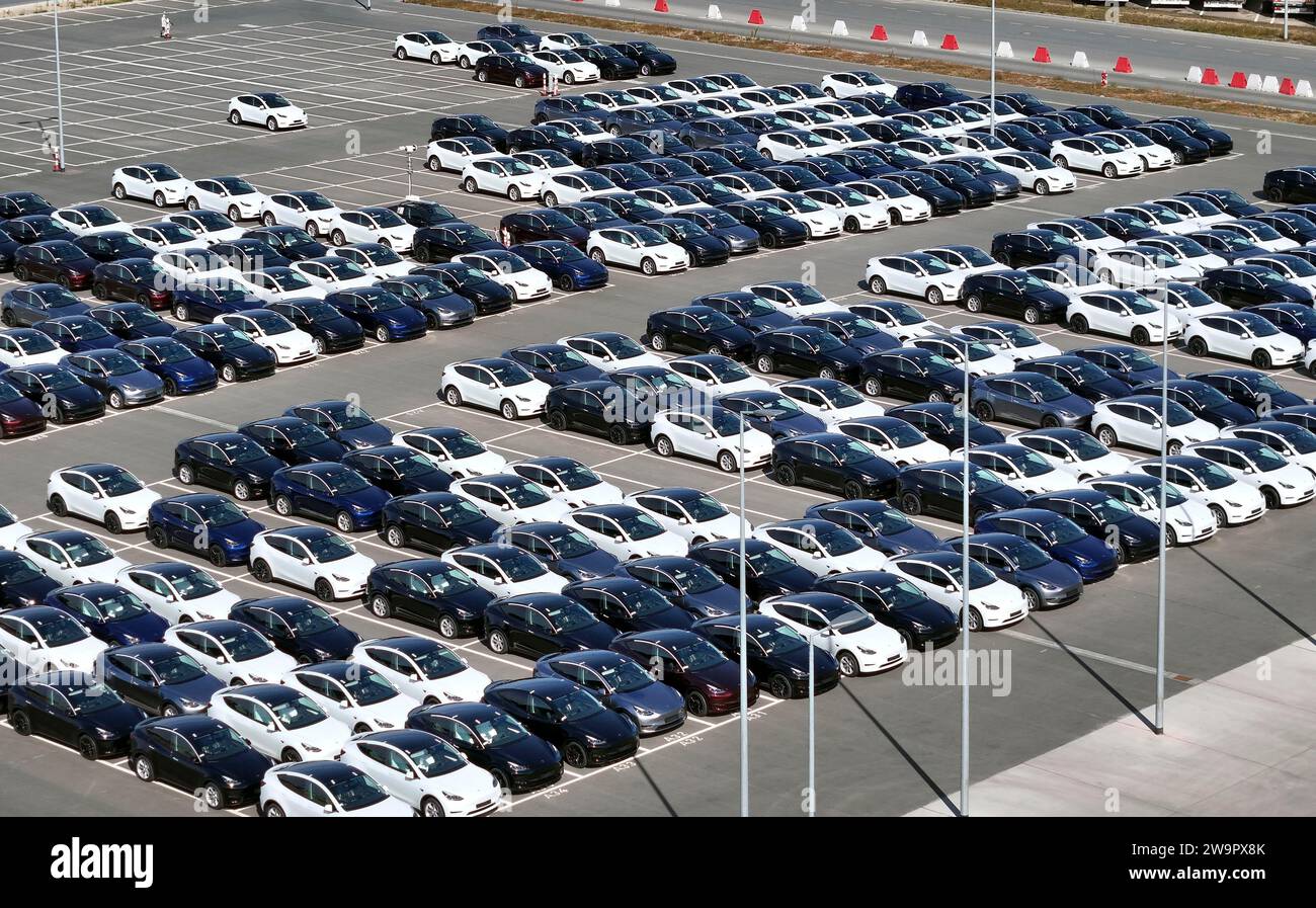 Aerial view of Tesla Gigafactory, new Tesla Y models, Gruenheide, 13/08 ...