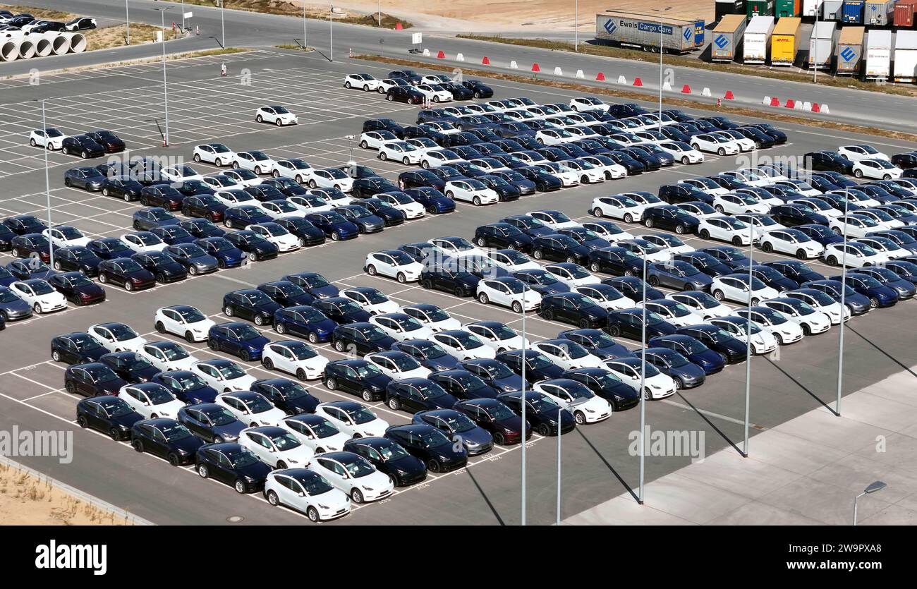 Aerial view of Tesla Gigafactory, new Tesla Y models, Gruenheide, 13/08 ...