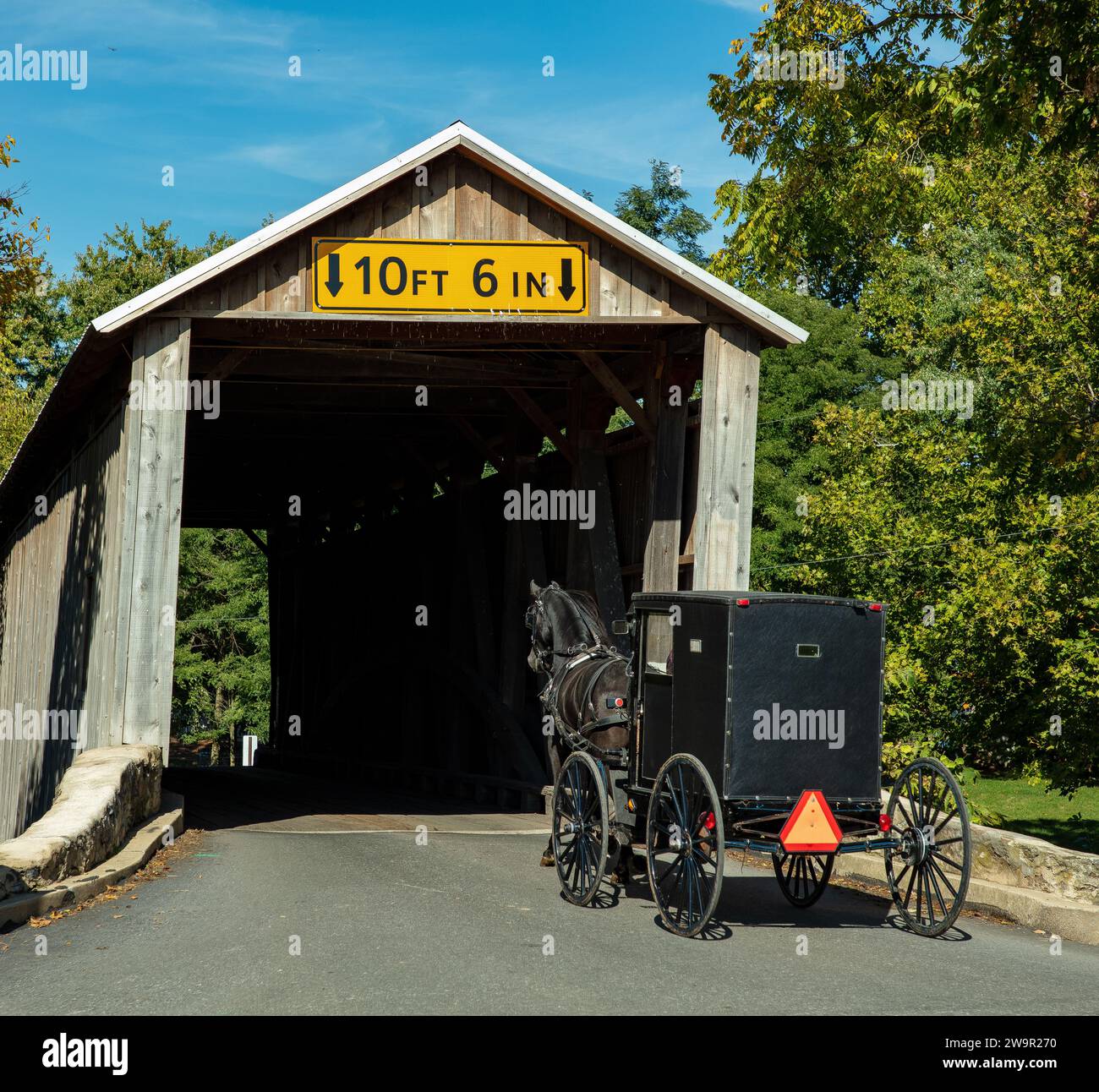 Covered Bridge Amish Buggy Stock Photo - Alamy