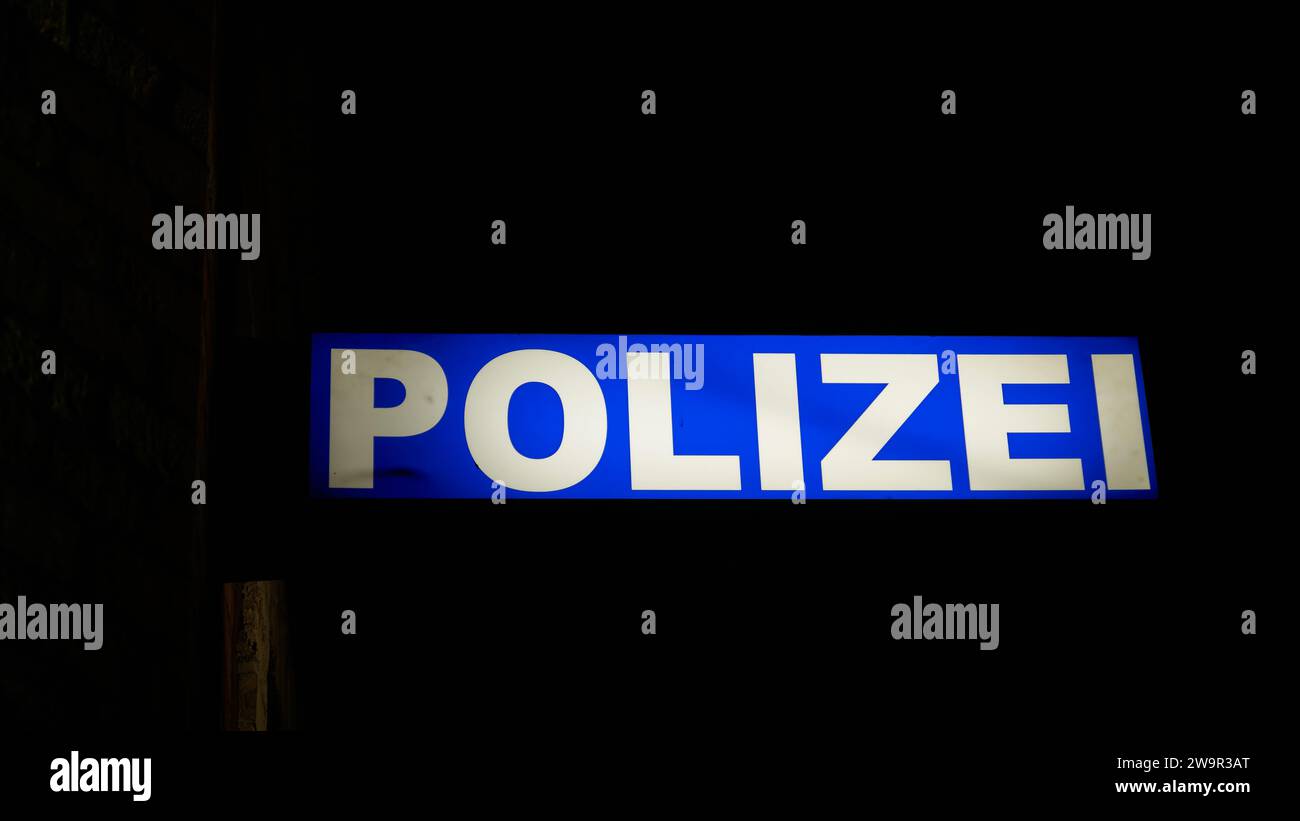 Police station sign notice hi-res stock photography and images - Alamy