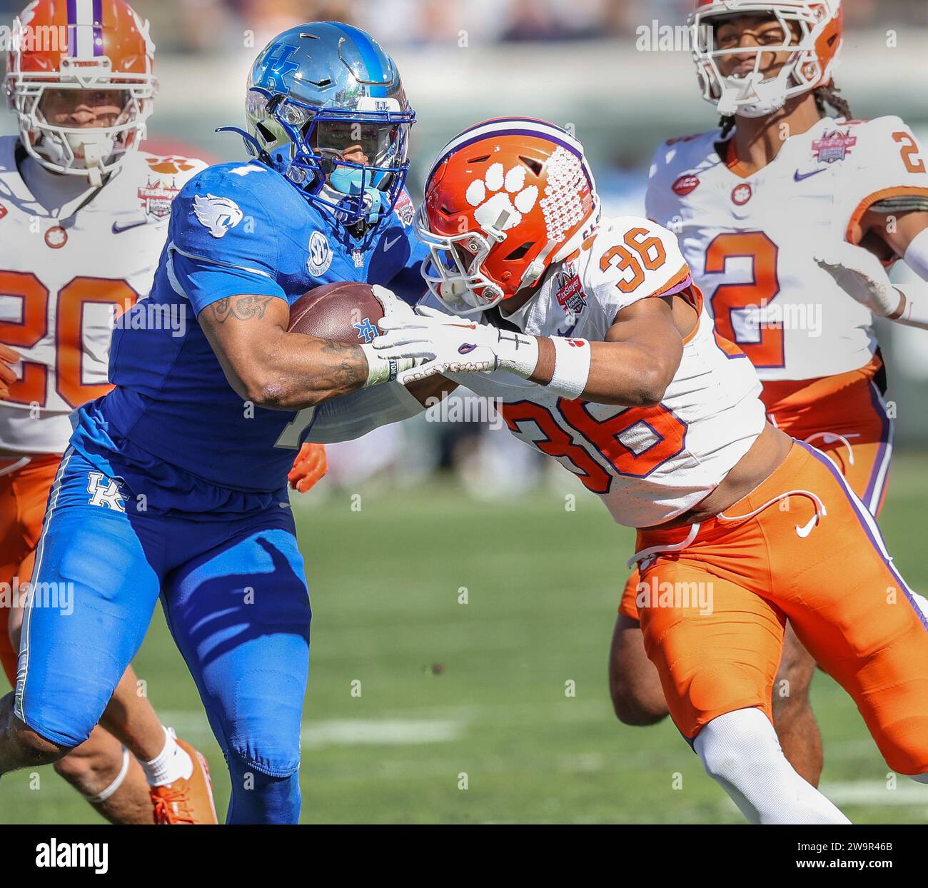Jacksonville, FL, USA. 29th Dec, 2023. Kentucky's Ray Davis (1) is ...
