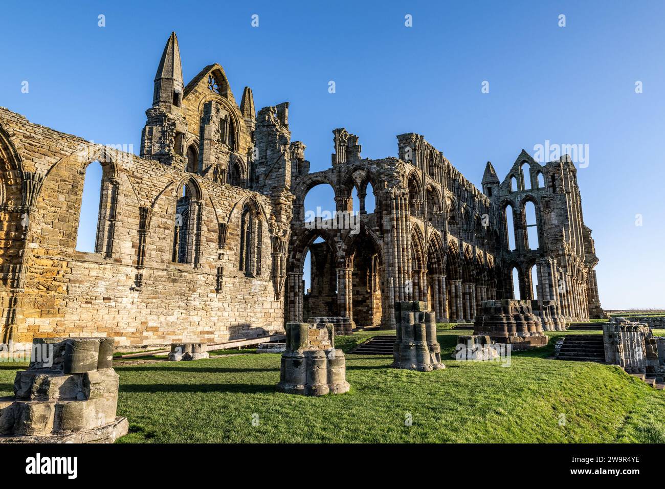 Whitby abbey gothic ruins hi-res stock photography and images - Alamy