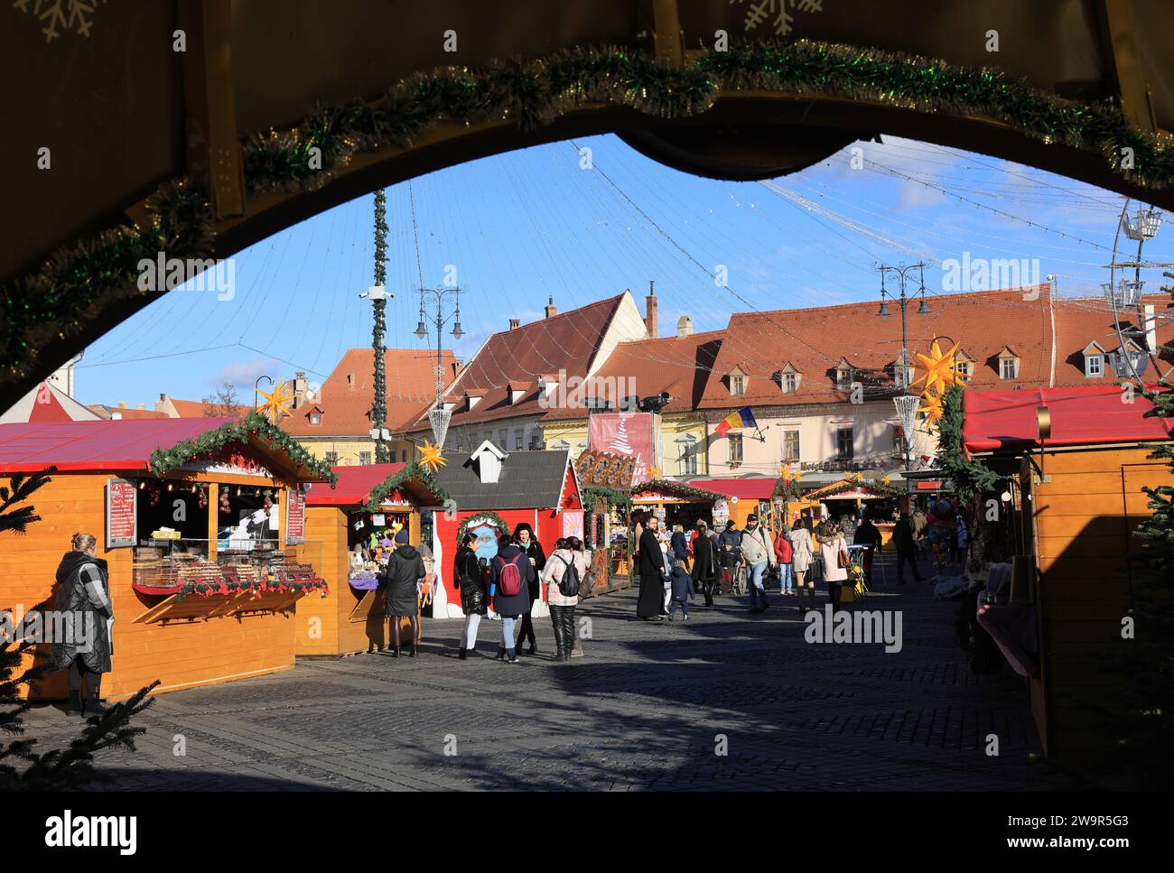 Pretty Christmas market on Piata Mare, the Big Square, in the ...