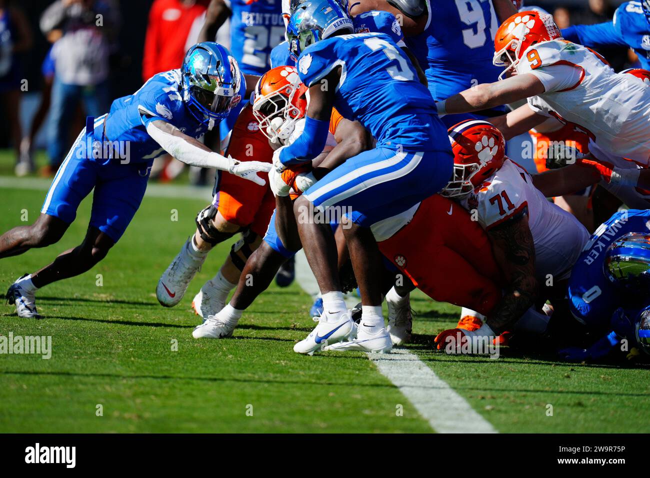 Jacksonville, Florida, USA. 29th Dec, 2023. Clemson Tigers running back ...