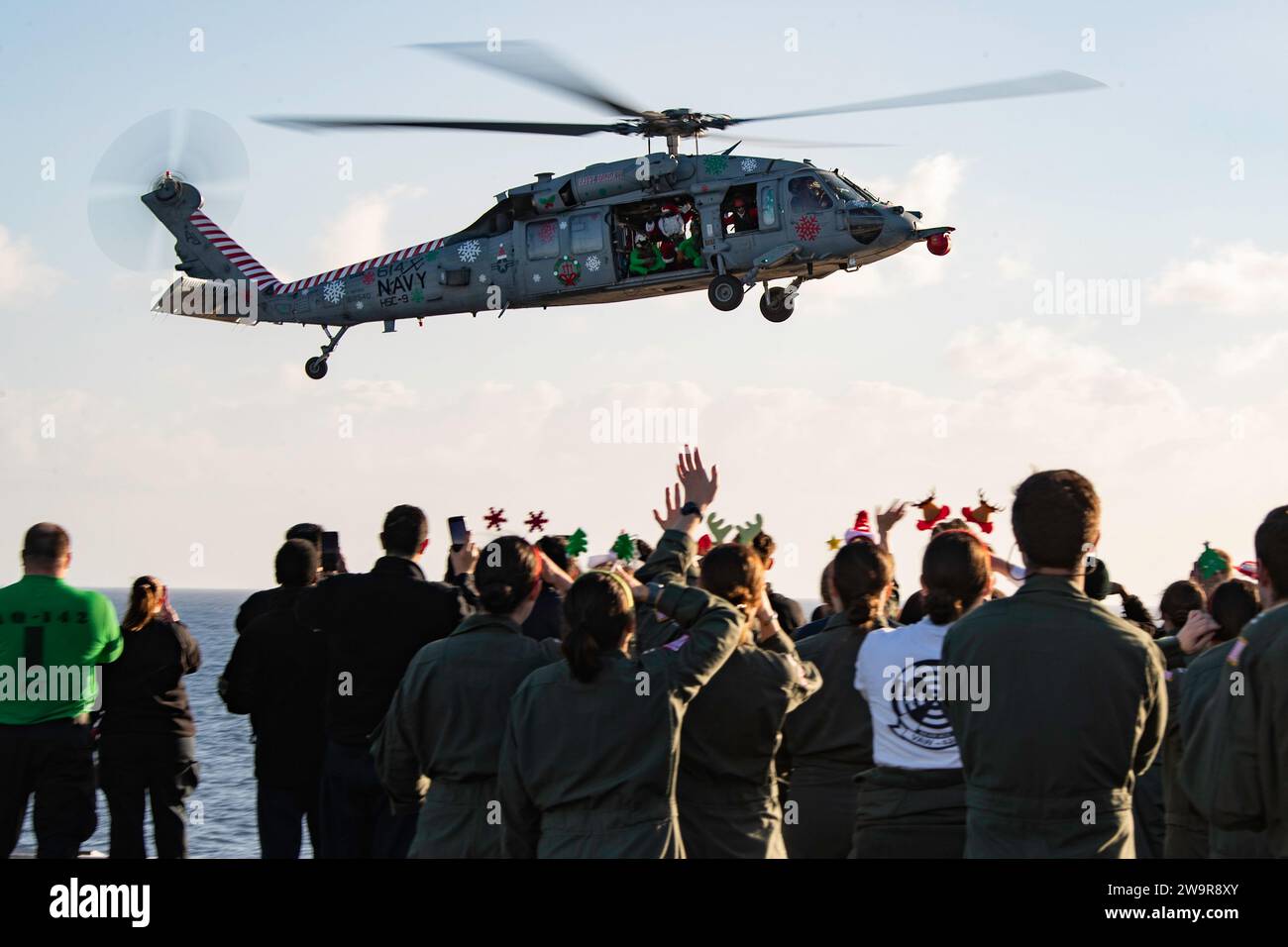 An MH-60S attached to the ÒTridentsÓ of Helicopter Sea Combat Squadron ...