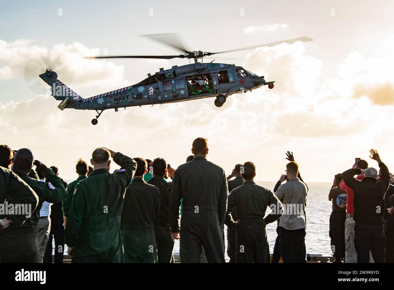 An MH-60S attached to the ÒTridentsÓ of Helicopter Sea Combat Squadron ...