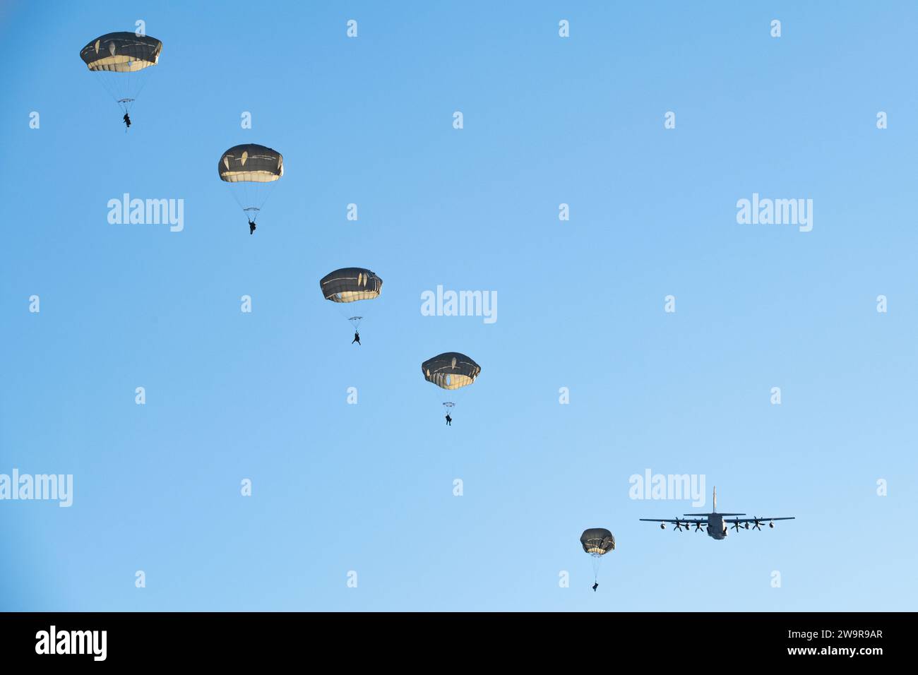 U.S. Army paratroopers with the 2nd Infantry Brigade Combat Team ...