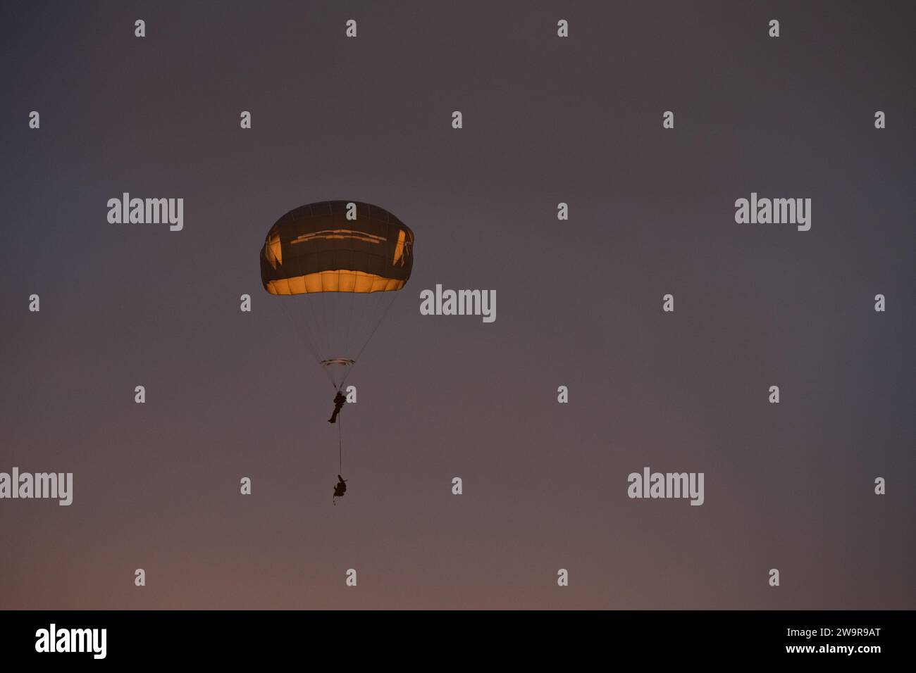 Air force paratrooper jumping hi-res stock photography and images - Alamy
