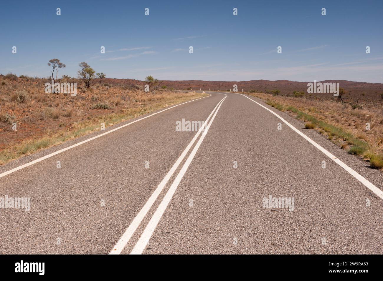 Highway running through the Australian Outback, Near Broken Hill, NSW ...