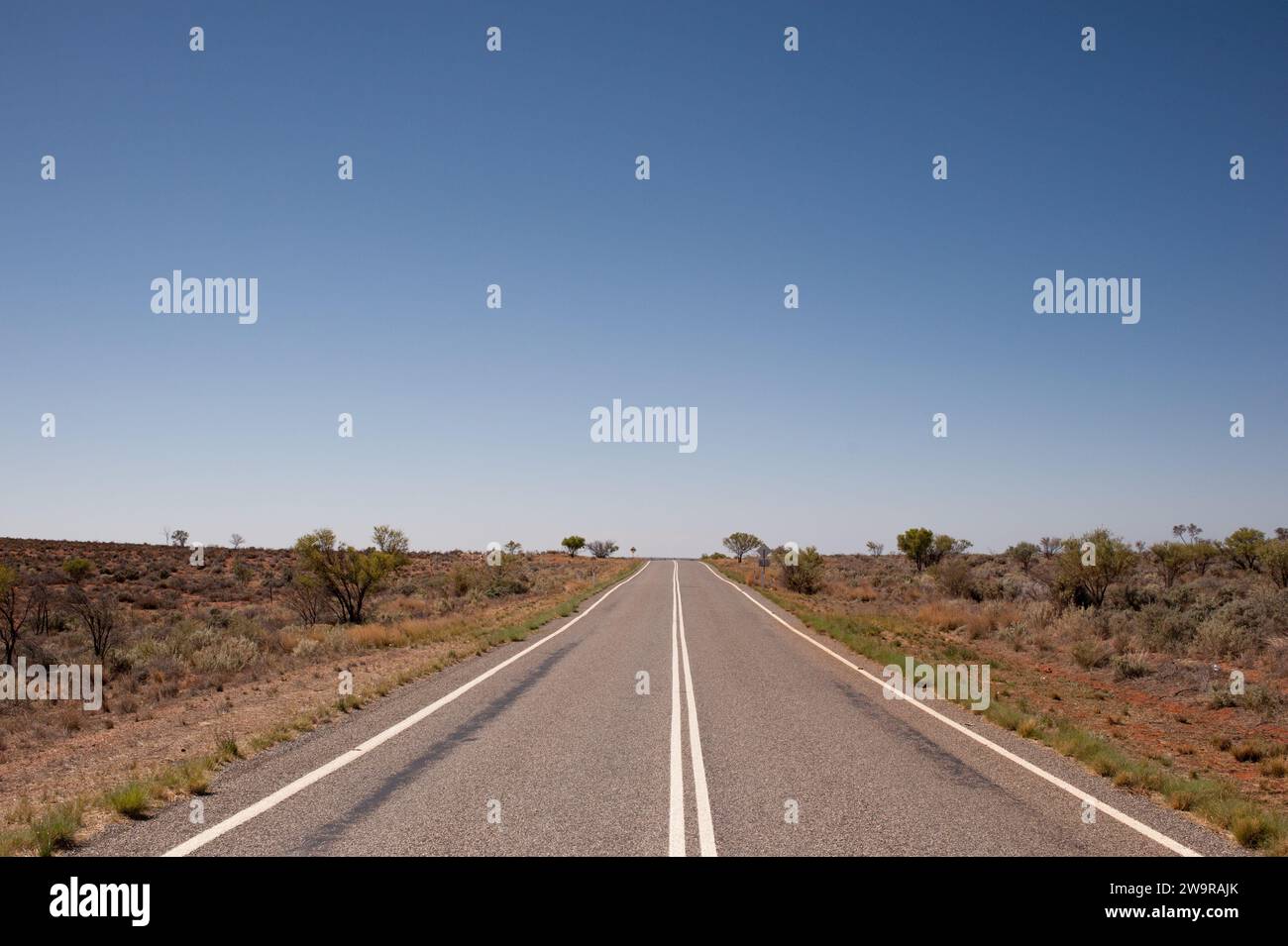 Highway running through the Australian Outback, Near Broken Hill, NSW ...