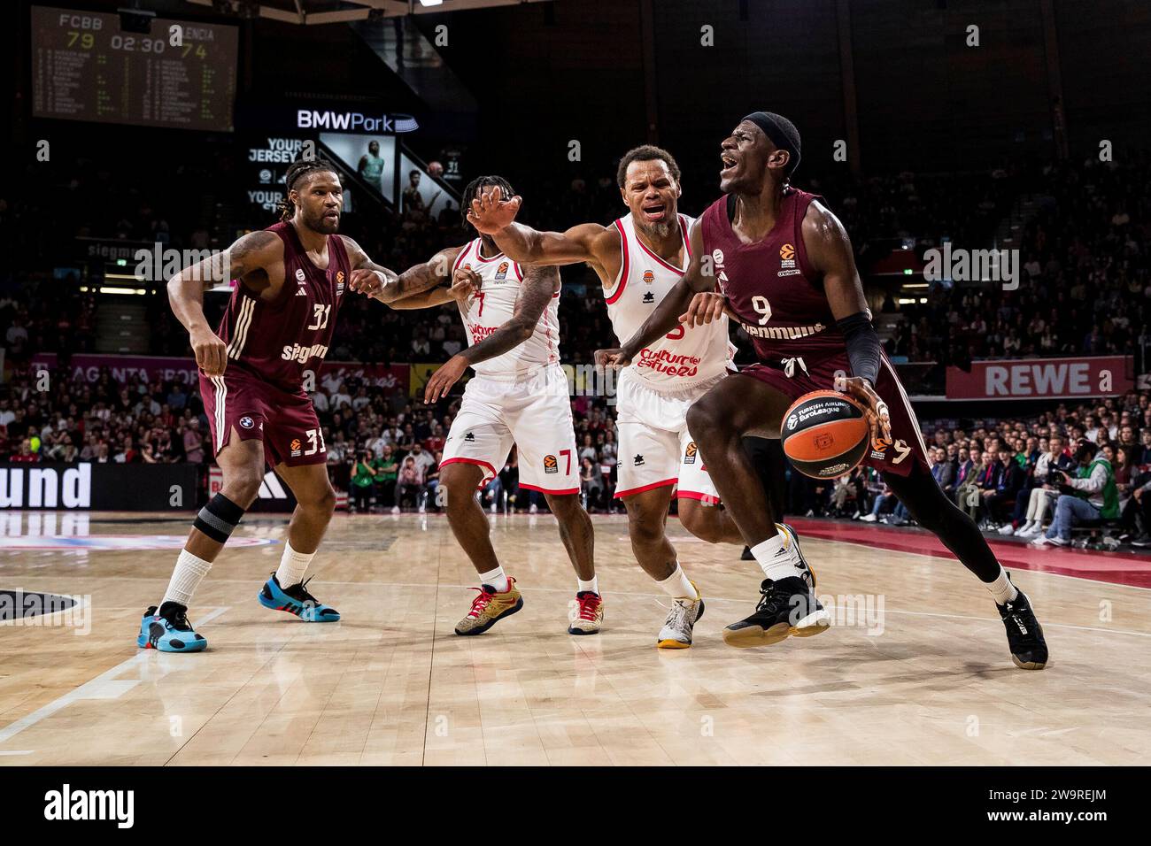 Justin Anderson (Valencia Basket, #5), Isaac Bonga (FC Bayern M?nchen ...