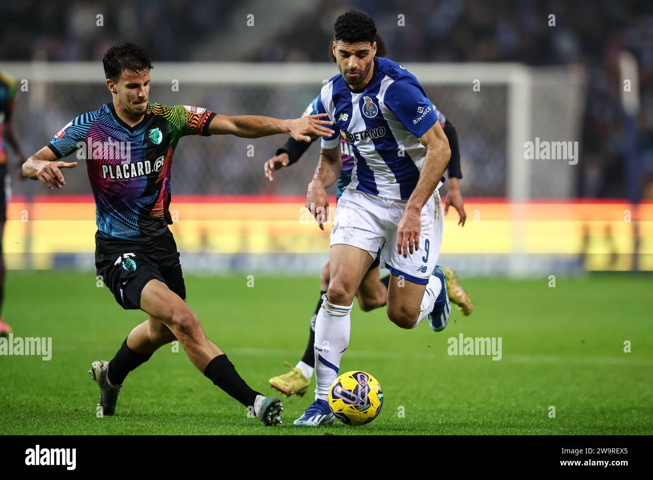 Mehdi taremi porto yellow hi-res stock photography and images - Alamy