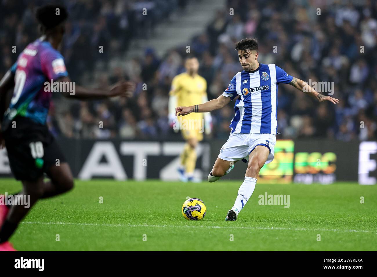 Dragon Stadium, Oporto, Portugal. 29 December, 2023. Pictured left to ...