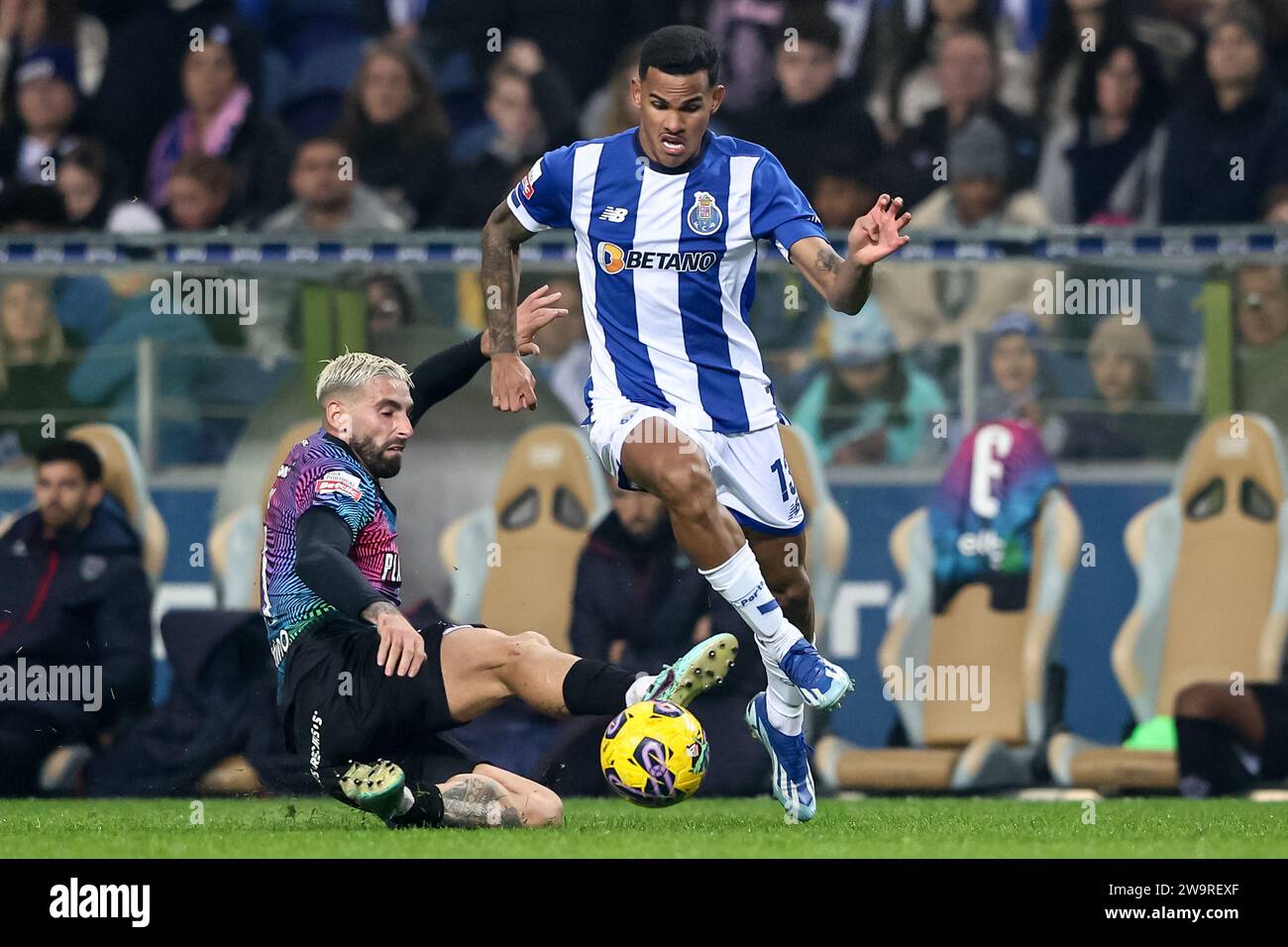 Dragon Stadium, Oporto, Portugal. 29 December, 2023. Pictured left to ...