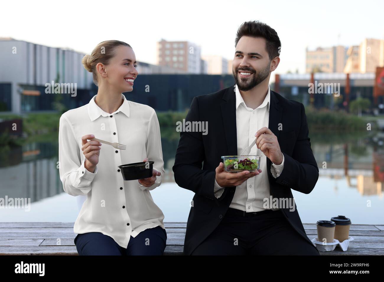 Business woman man eating salad hi-res stock photography and images - Alamy