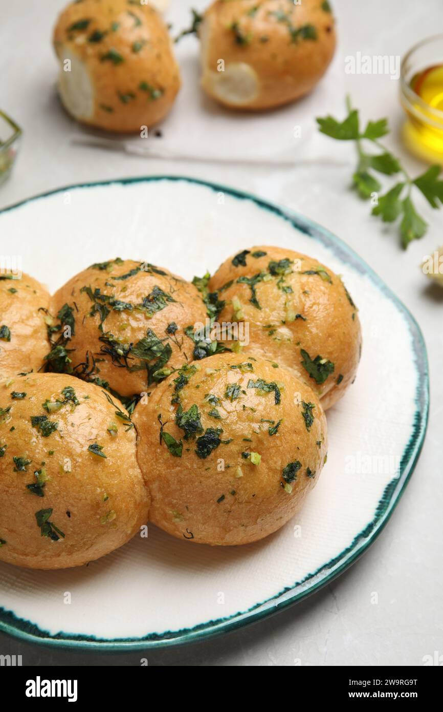 Traditional Ukrainian bread (Pampushky) with garlic on light table ...