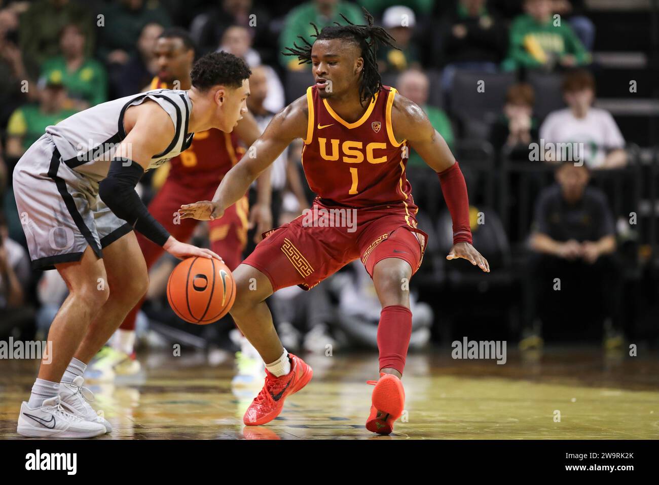 Southern California guard Isaiah Collier (1) guards against Oregon ...