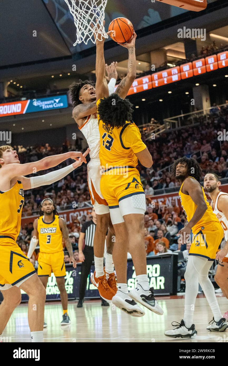 Texas, USA. 29th Dec, 2023. Dillon Mitchell #23 of the Texas Longhorns ...