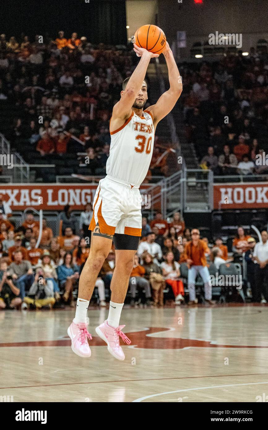 Texas, USA. 29th Dec, 2023. Brock Cunningham #30 of the Texas Longhorns ...