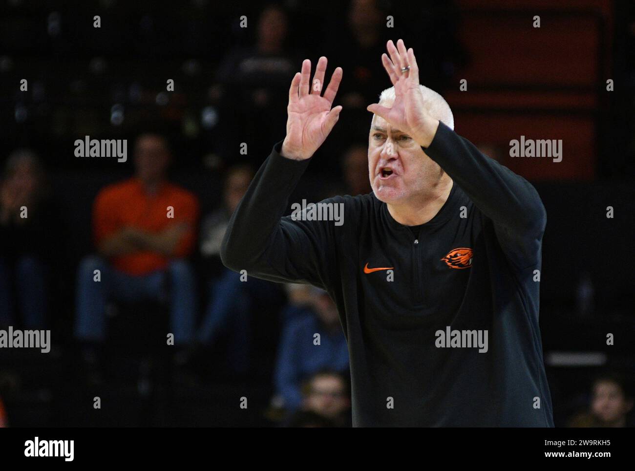 Oregon State head coach Wayne Tinkle instructs from the sides while ...